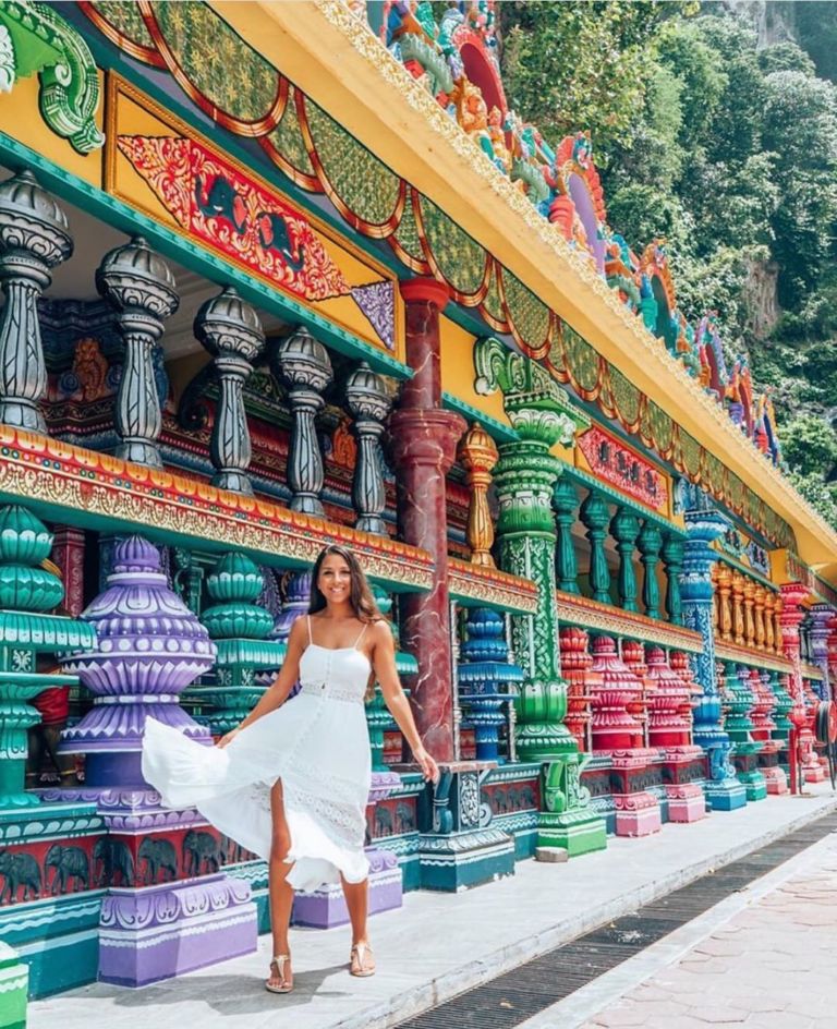 Bức tượng thần "siêu to khổng lồ" ở động Batu Malaysia - Halo Travel