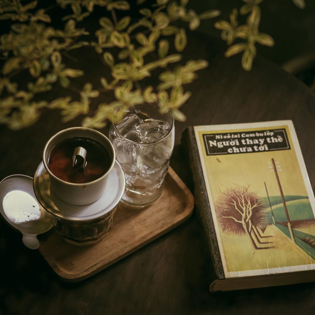 Cafe Ban Công: Ngắm phố cổ Hà Nội qua ban công nhỏ xinh - Halo Travel