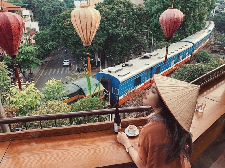 #2 quán cafe view đường tàu Hà Nội yên bình nhất - Halo Travel