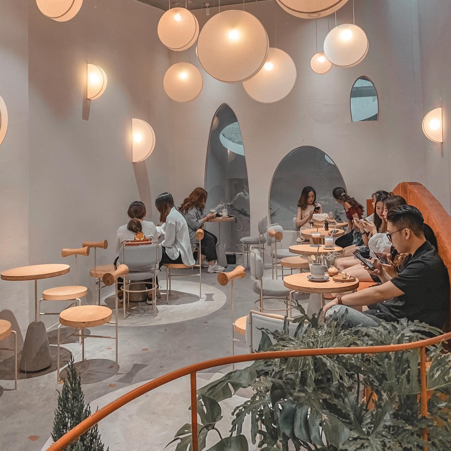 Kỳ lạ September Saigon: quán cafe nhiều lỗ cực chất - HaloTravel