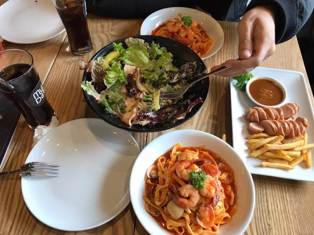 No bụng với 10 nhà hàng mì Ý ngon Hà Nội nước sốt hấp dẫn - HaloTravel