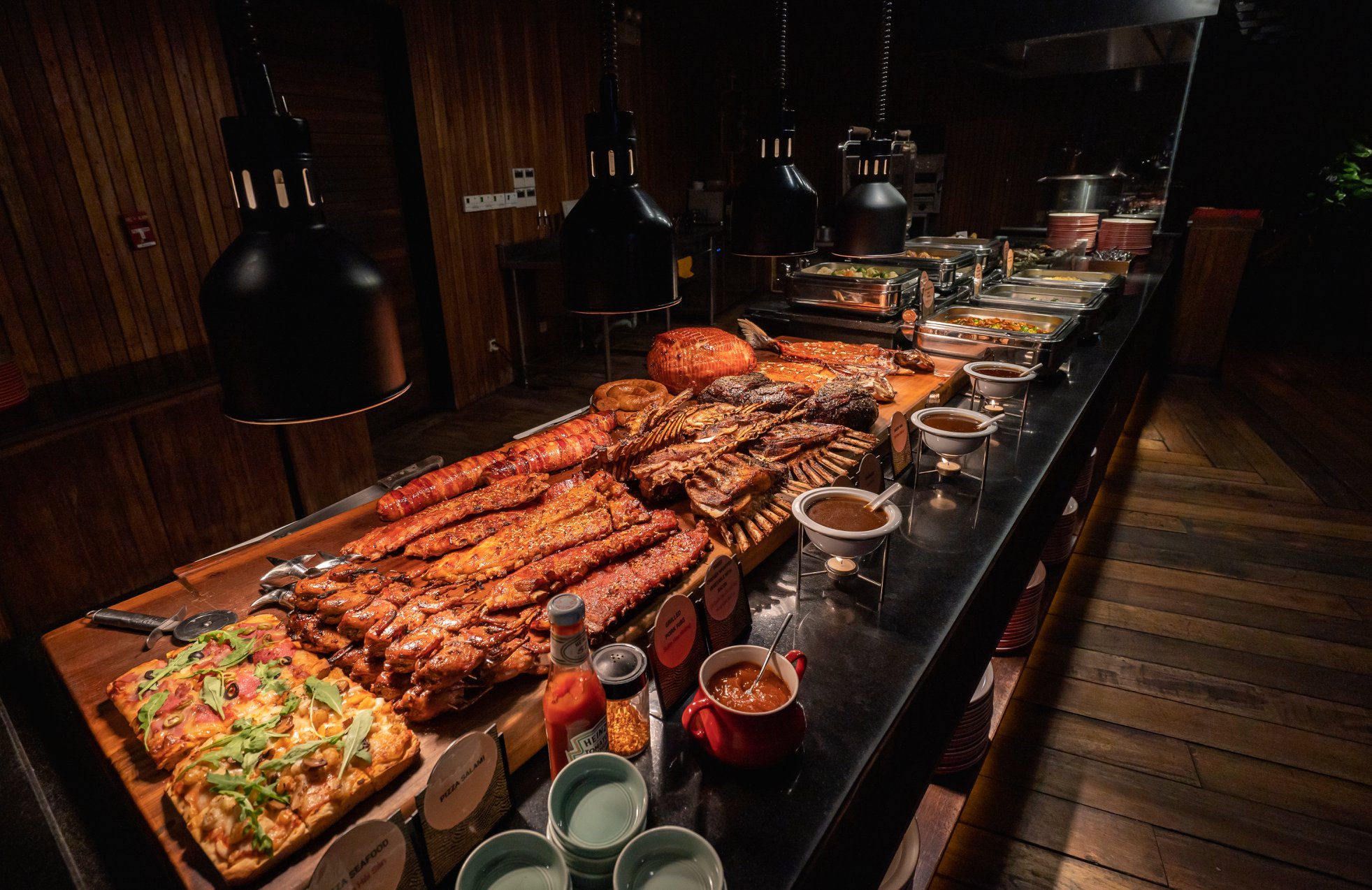 Review 10 nhà hàng buffet 5 sao TPHCM 'đắt xắt ra miếng' - HaloTravel