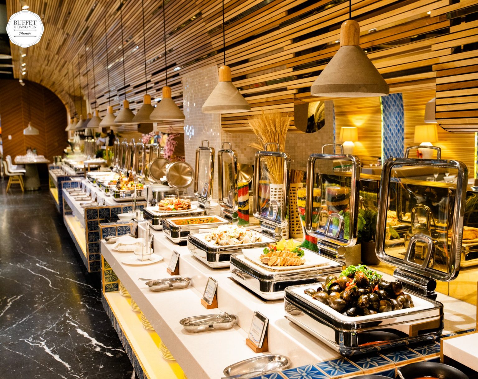 Review 10 nhà hàng buffet 5 sao TPHCM 'đắt xắt ra miếng' - HaloTravel