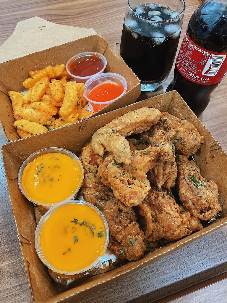 Đã cơn thèm gà ở Papa’s Chicken Hà Nội đông nghịt khách - HaloTravel