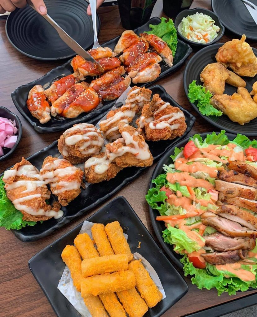 Đã cơn thèm gà ở Papa’s Chicken Hà Nội đông nghịt khách - HaloTravel