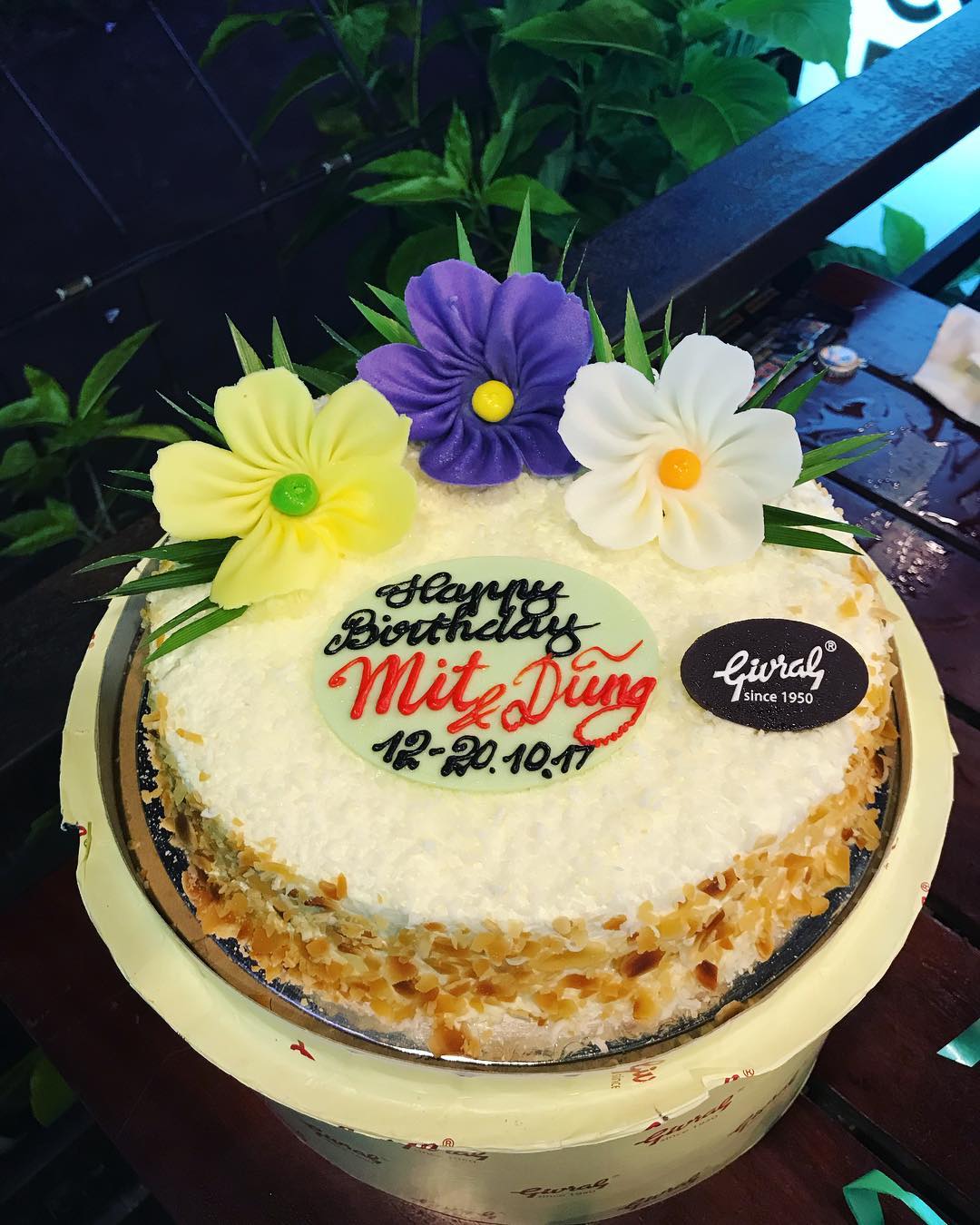 Bánh kem bắp Givral - Món quà ý nghĩa thơm ngon tròn vị - Halo Travel