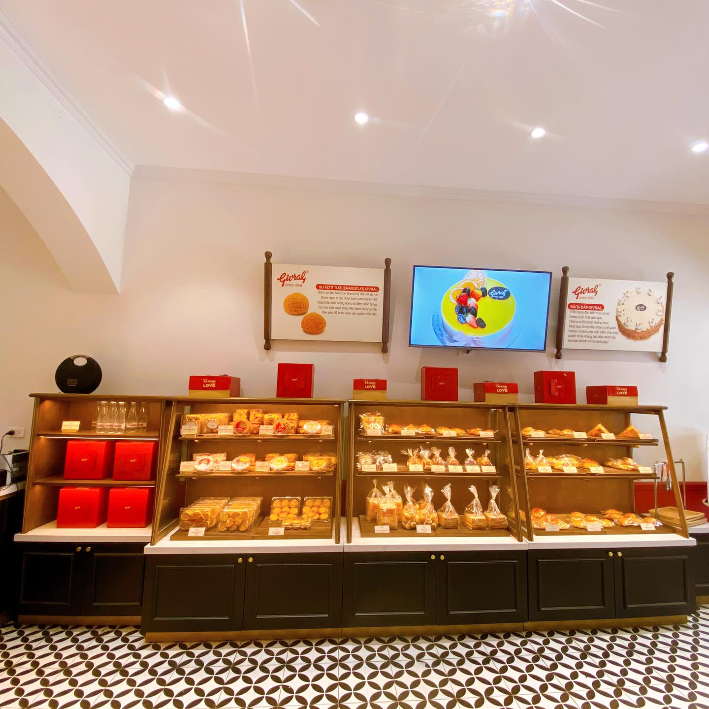 Bánh kem bắp Givral - Món quà ý nghĩa thơm ngon tròn vị - Halo Travel