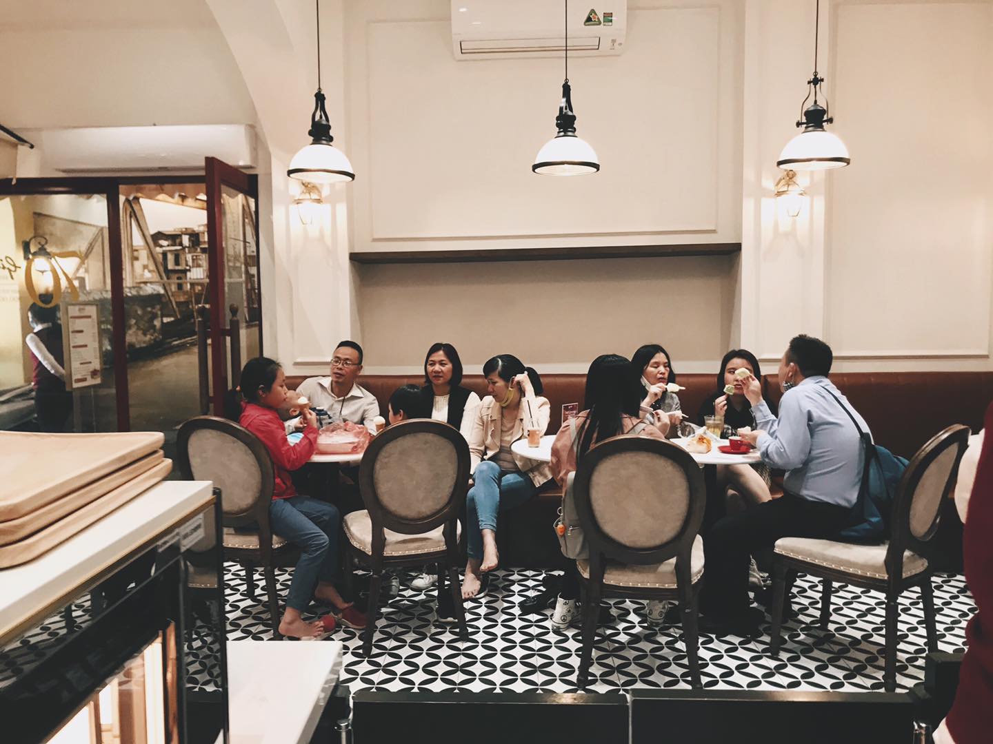 Bánh kem bắp Givral - Món quà ý nghĩa thơm ngon tròn vị - Halo Travel