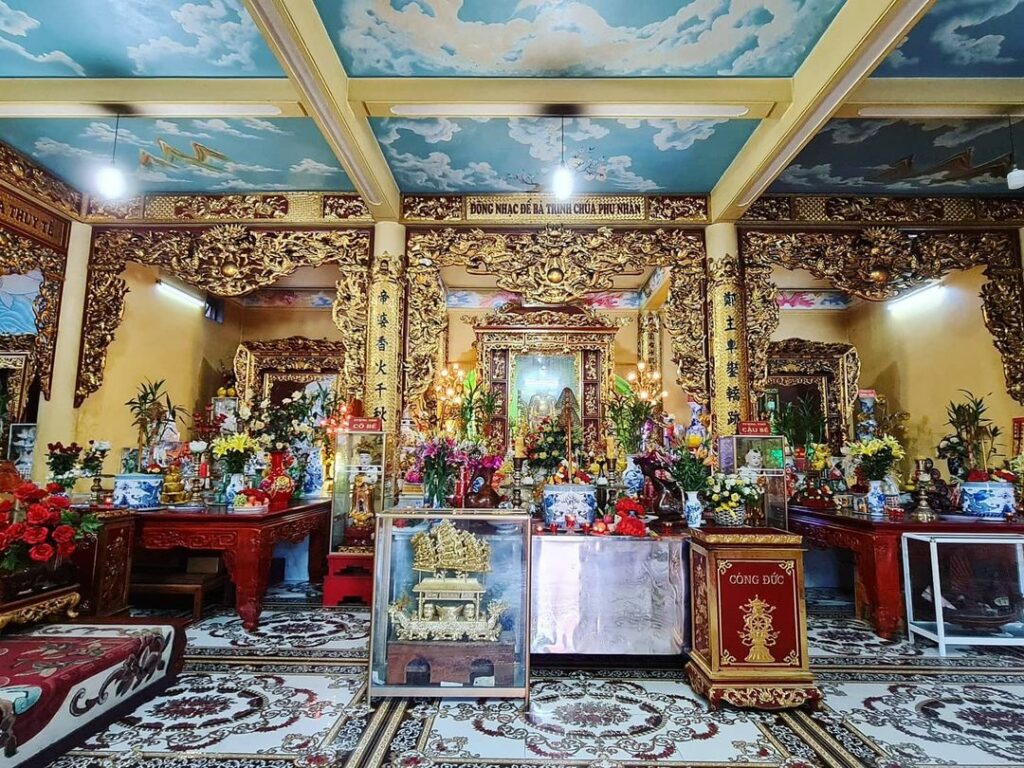 Đền Bà Đế: Điểm thắng cảnh linh thiêng bậc nhất đất cảng - HaloTravel