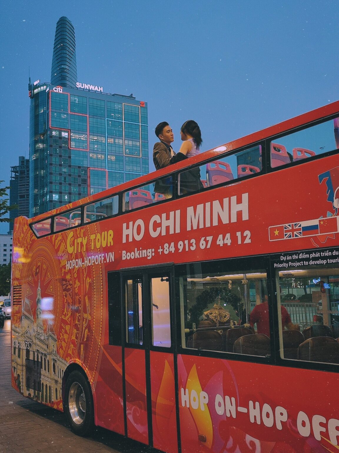 Giá vé xe buýt 2 tầng TPHCM Hop on Hop off và ưu đãi 2022 -HaloTravel